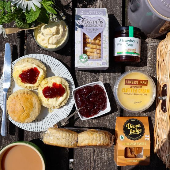 Devon Cream Tea Gift Hamper for 4 | Authentic Devonshire Produce ...